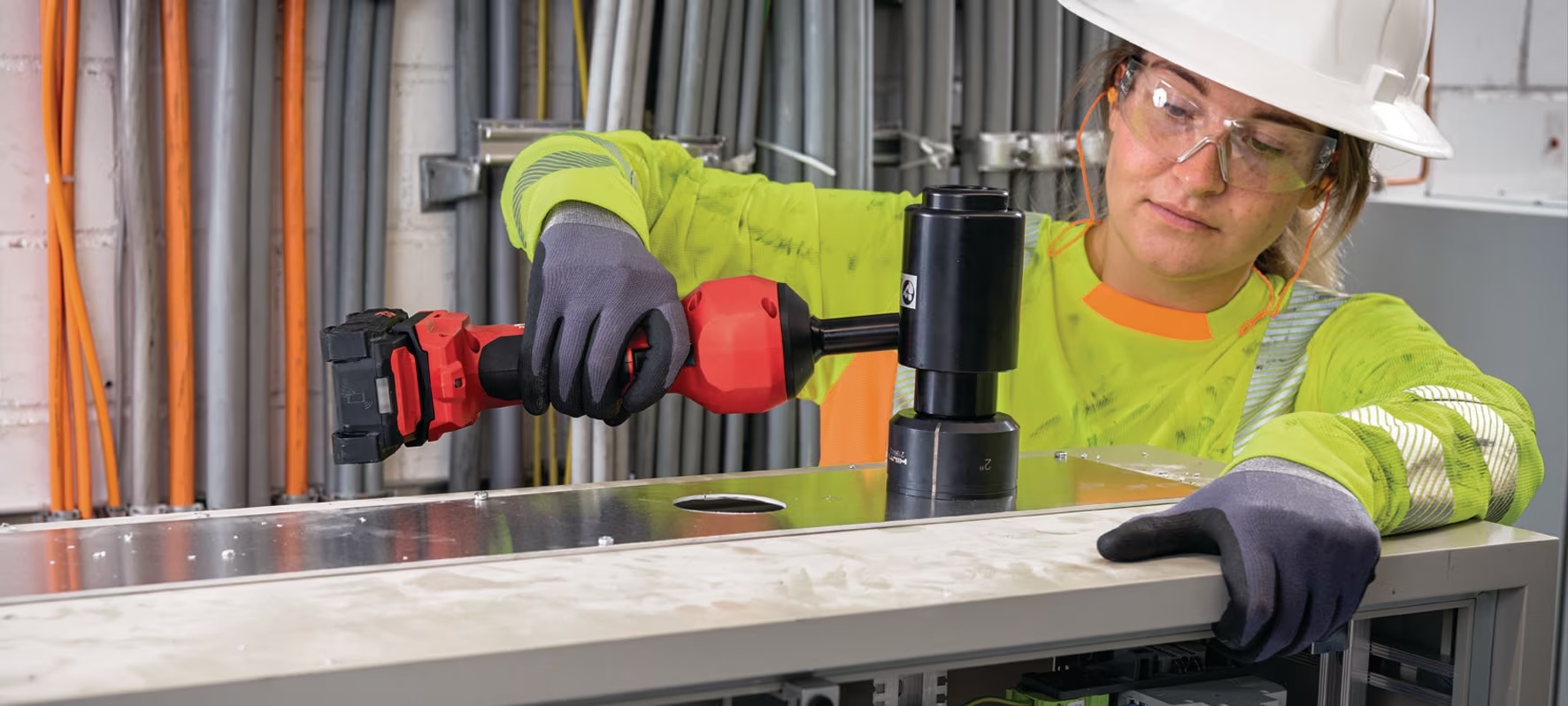 Herramienta de punzón a batería NPU 100-22